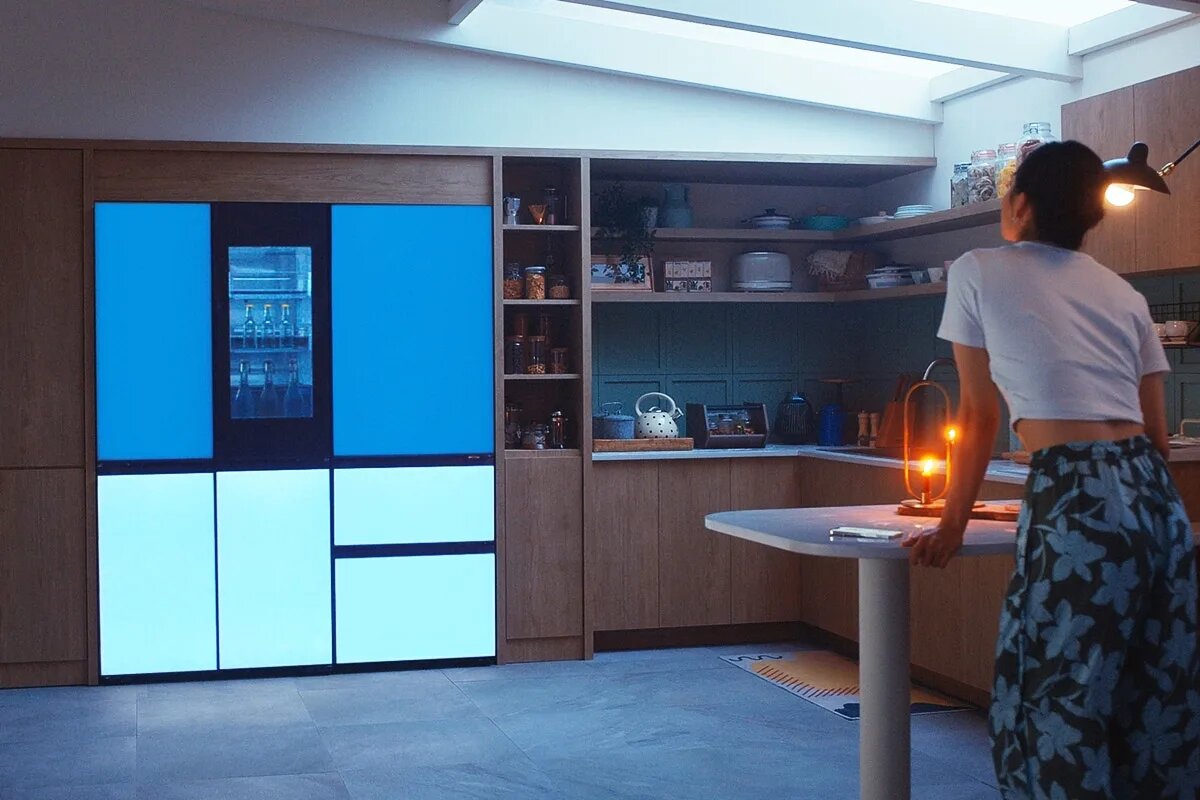 Un frigo qui change de couleur et qui chante - Geeko